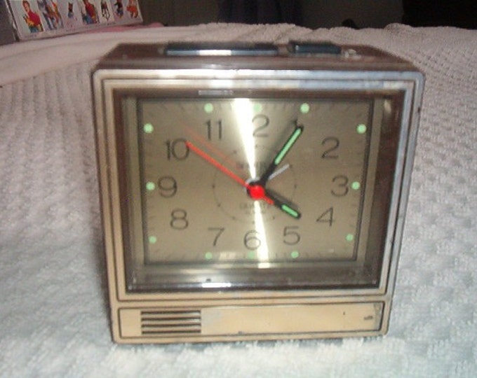 Vintage Spartus Quartz Alarm Clock as Is - Etsy