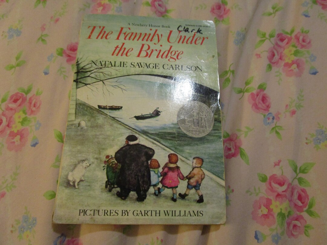 1990 the Family Under the Bridge by Natalie Savage Carlson Pictures by ...