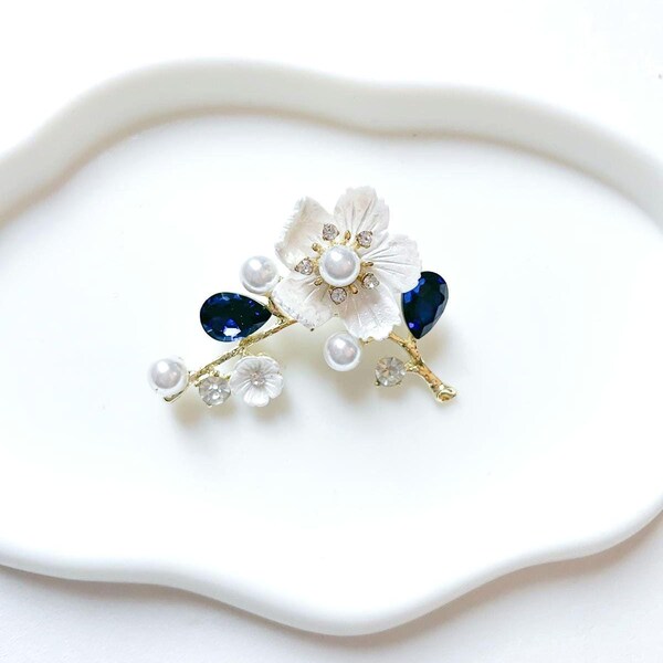 Bride to Be Brooch - Etsy