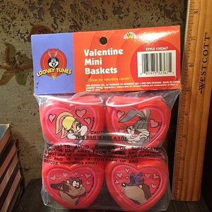 1997 Vintage Tasmanian Devil Bugs Bunny Valentine Heart Mini Baskets ...
