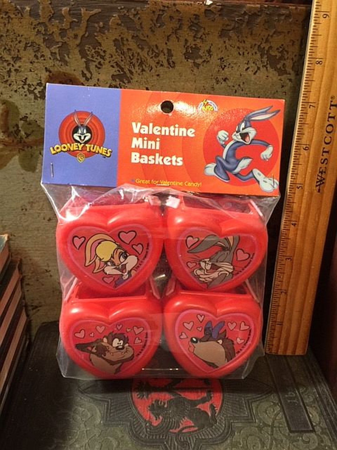 1997 Vintage Tasmanian Devil Bugs Bunny Valentine Heart Mini Baskets ...