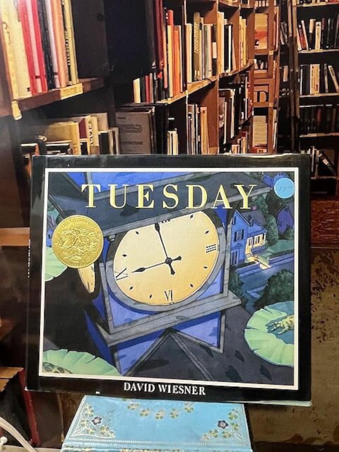 1991 Tuesday HB W/dj Book by David Wiesner Caldecott Medal Childrens ...