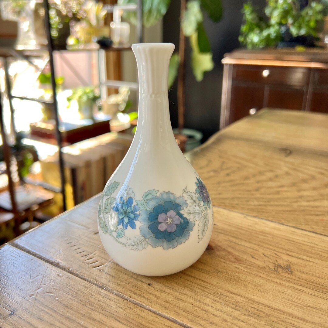 Vintage Wedgwood Clementine Vase, Made in England, Bone China - Etsy