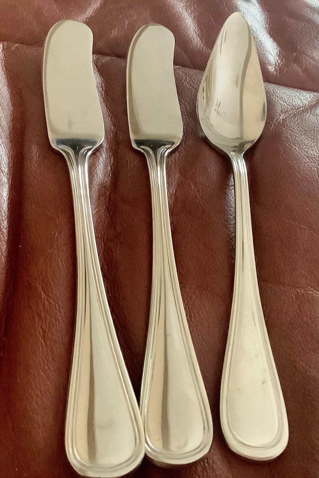 Wallace 18-10 Stainless Steel Flatware 2 Butter Knives One Grapefruit ...