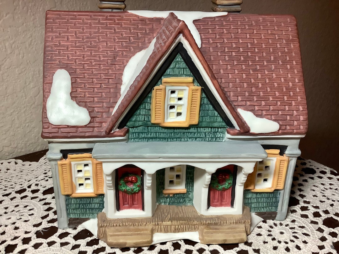 Dickens Collectables 1996 Christmas Village House 6 by 6 by 5 Excellent ...