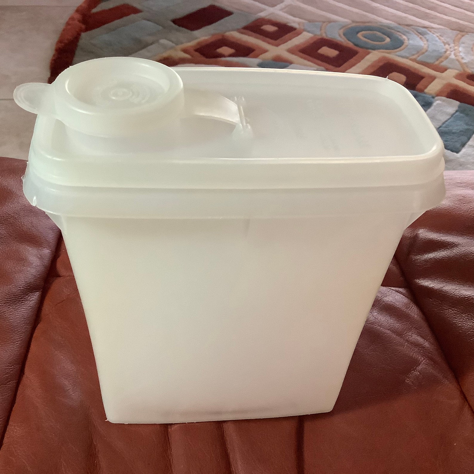 Vintage Tupperware White Container With Pour Spout 7 by 5 Excellent ...