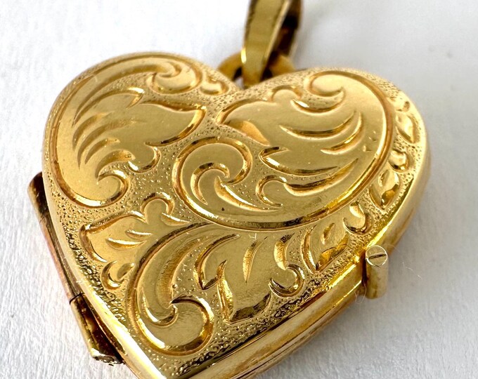 Antique Gold Double Heart Locket Engraved Foliate Decoration Love Heart ...