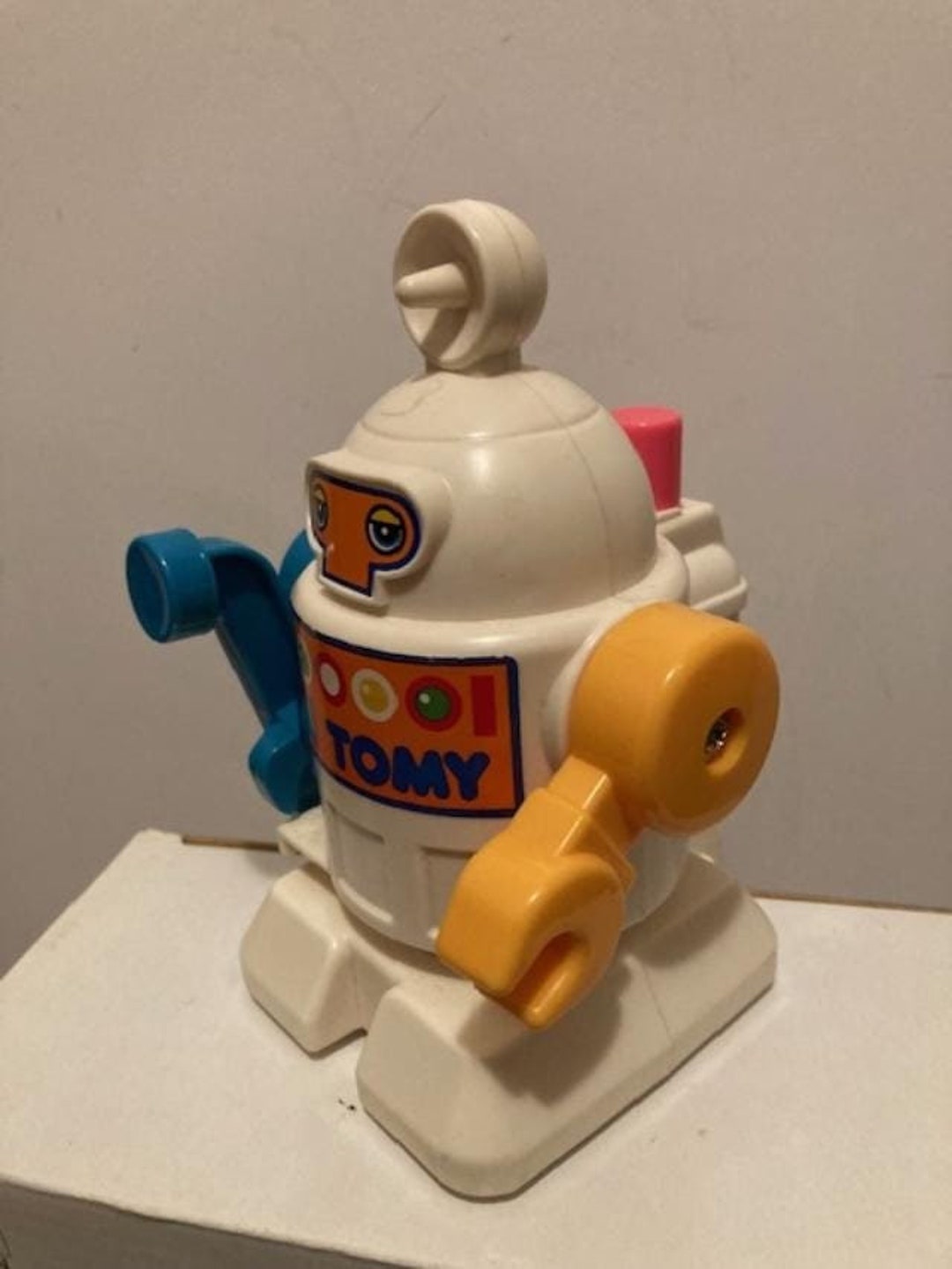 80's TOMY Robot Tot Bots 1985 5.5" Magnetic Pick Em up Handy Harry Push Button Action Early ...