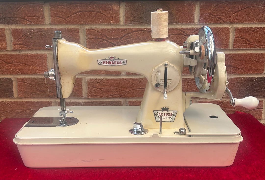 Vintage Princess Sewing Machine. 1960s - Etsy