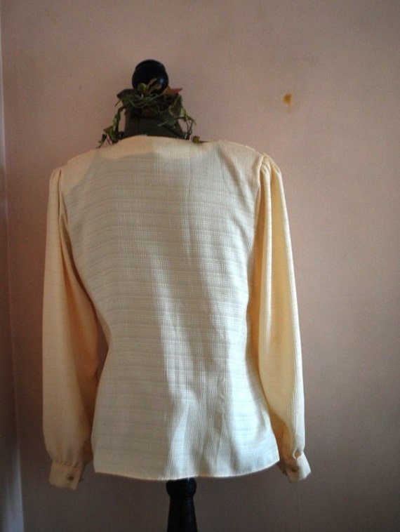 1980 vintage, pastel yellow, textured polyester blou… - Gem