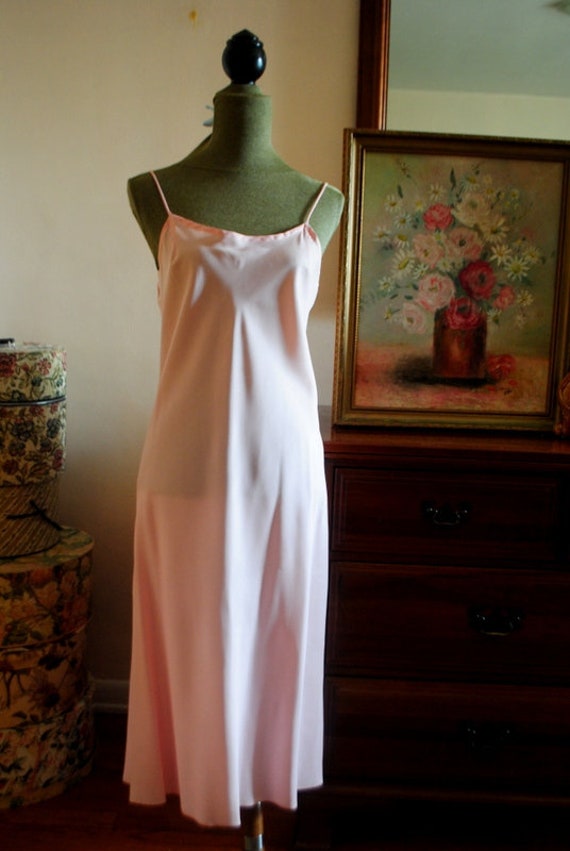 1970 vintage pastel peach light satin, slip dress, m… - Gem