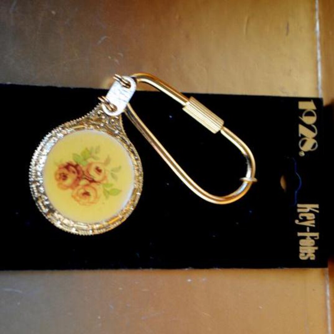 1990 Vintage , Gold Tone Metal, Rare , Round , Large , Enameled Key Fob ...