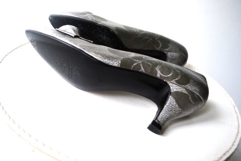 Wedding Vintage 80s Silver, Textured Metallic Leather Pumps With a ...