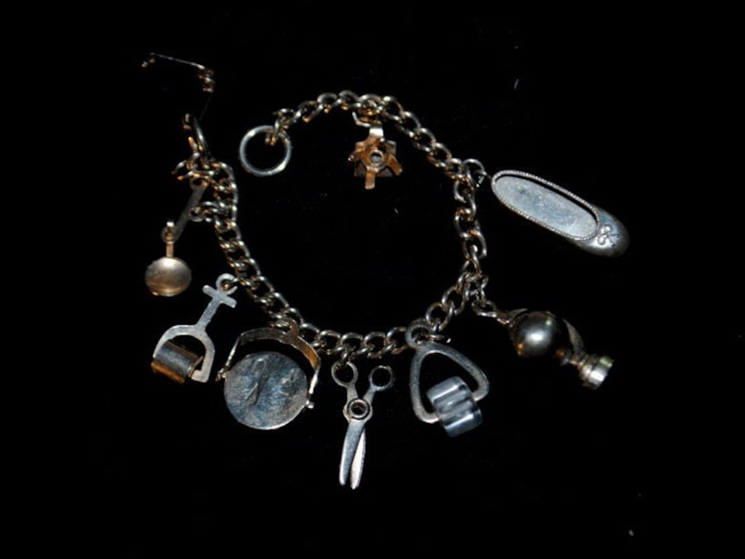 1970 Vintage , Blush Gold Tone Metal Bracelet With 8 Assorted Charms ...