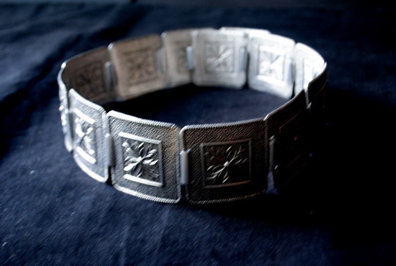 Mod vintage 1960s, aluminum, textured belt with sq… - Gem