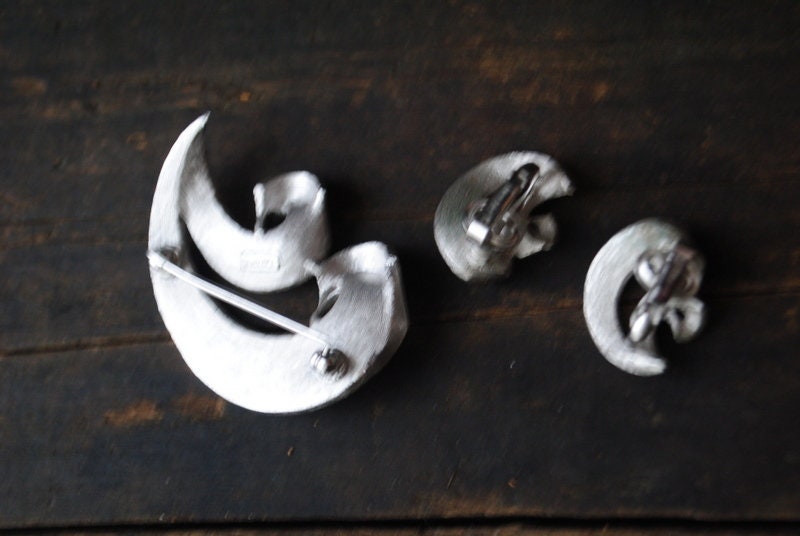 Mod vintage 60s silver tone brushed metal swirl design | Etsy