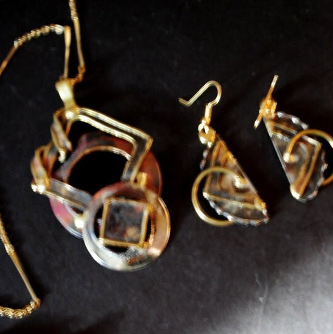 Contemporary Vintage 1990 , Light Colored Gold Tone Metal Layered ...