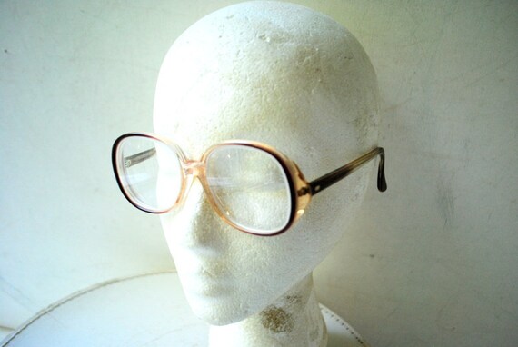 1970 vintage iconic style , clear beige heavy plast… - Gem