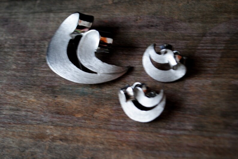 Mod Vintage 60s, Silver Tone Brushed Metal , Swirl Design Jewelry Set ...