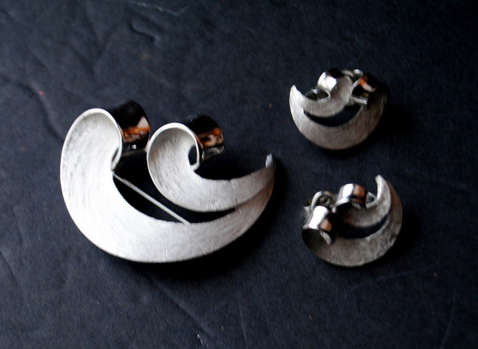 Mod Vintage 60s, Silver Tone Brushed Metal , Swirl Design Jewelry Set ...