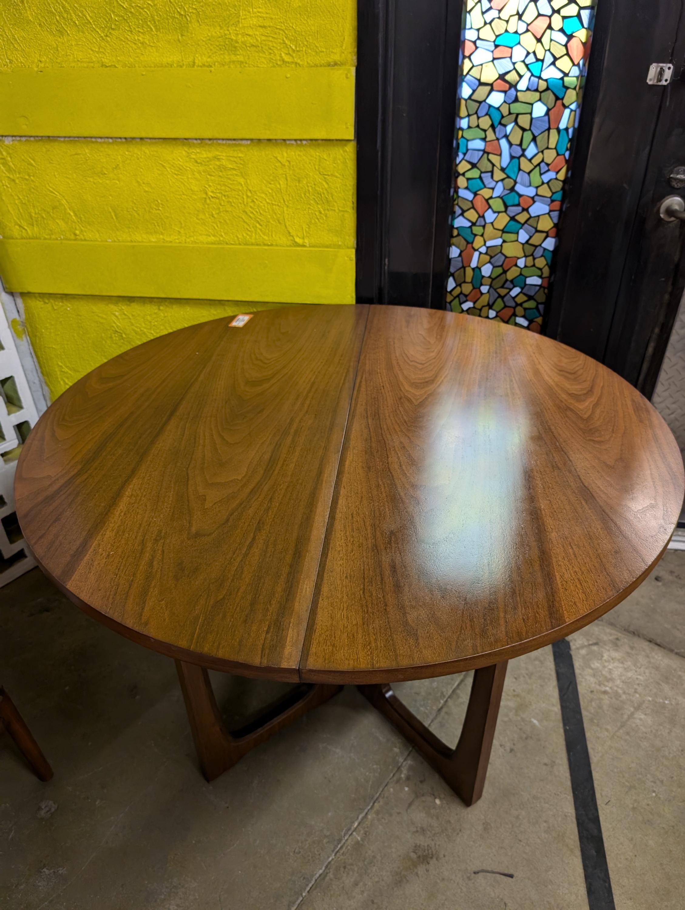 Mid Century Broyhill Dining Table - Etsy