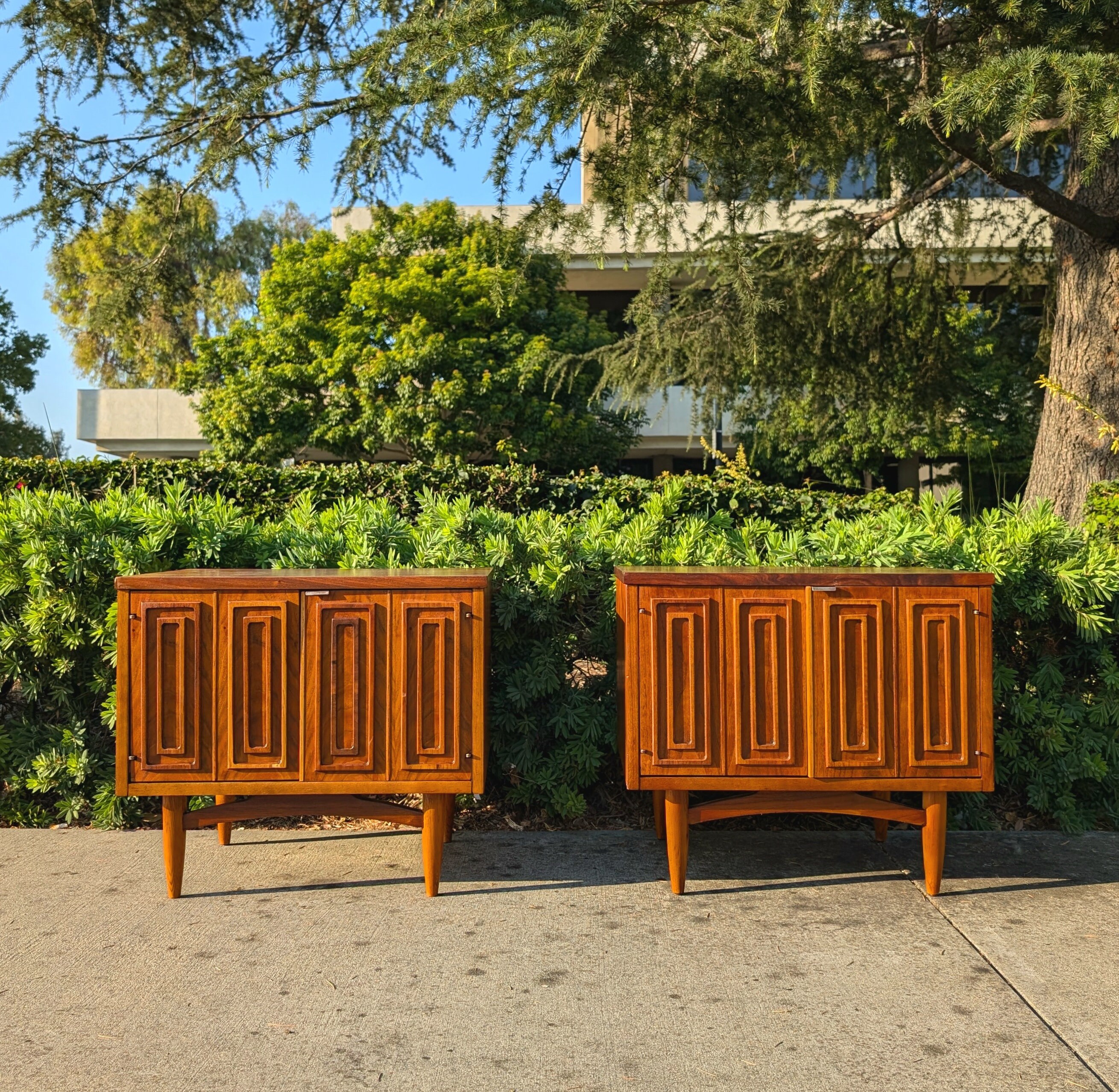 mid century broyhill Sculptra Nightstands