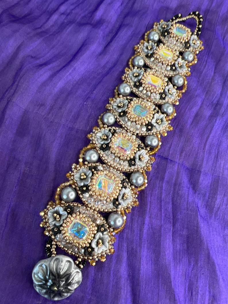 Black and White Carousel Bracelet - Etsy