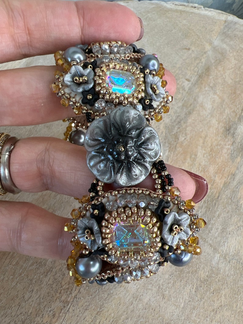 Black and White Carousel Bracelet - Etsy