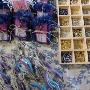 DIY Charm Bar Kit: Custom Necklace & Bracelet Party - Etsy