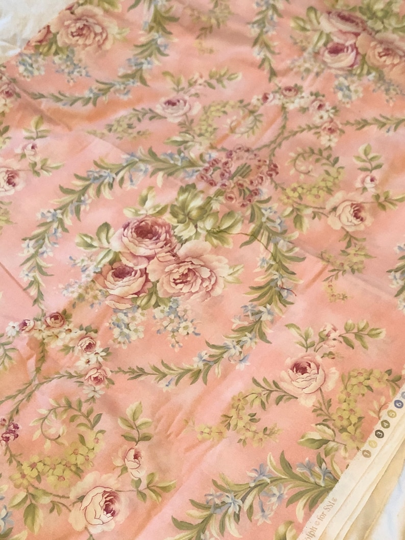 Robyn Pandolph Roses Fabric: Vintage Style Peach Floral Print (1 Yard ...