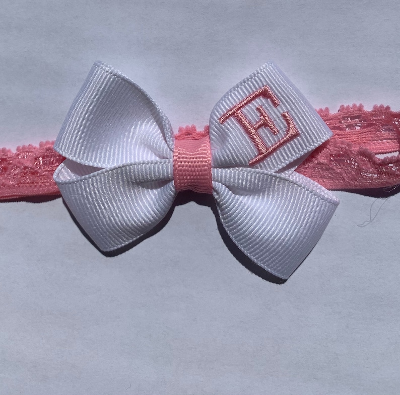 Pink & White Monogrammed Personalized Letter Dainty Hair Bow - Etsy Sweden