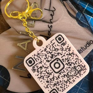 QR Code Keychain Custom QR Business Card Keychain Social Media QR Code ...