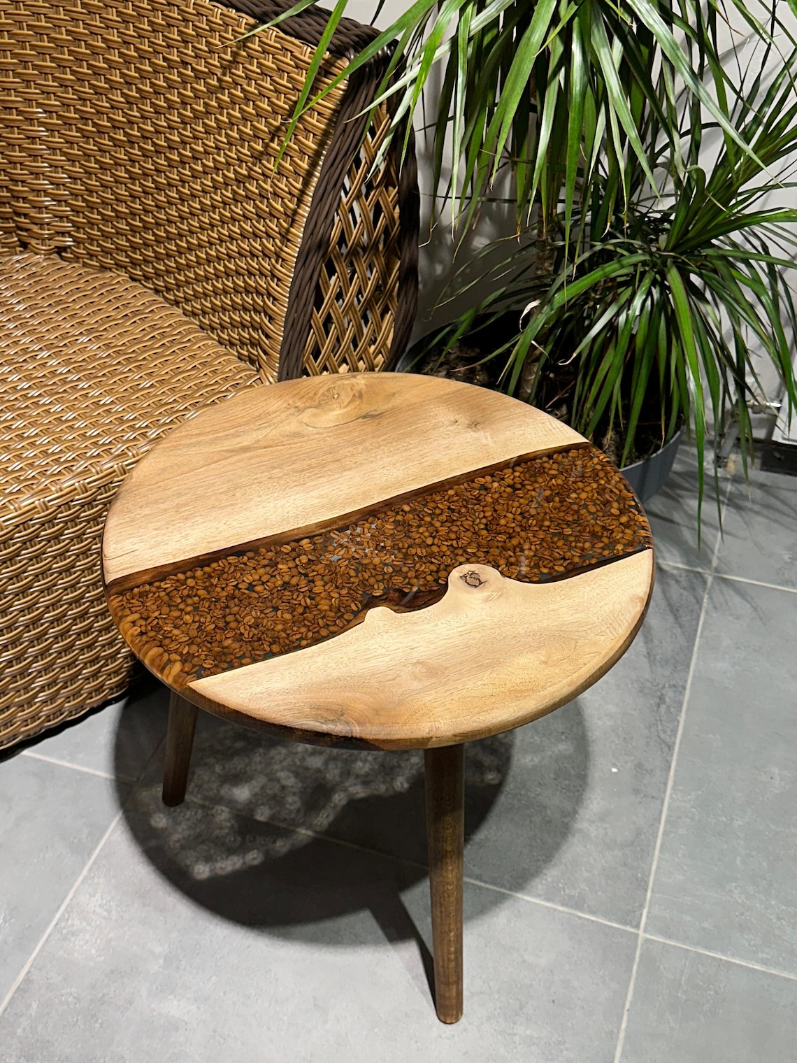 Round Resin Coffee Table, With Real Coffee Beans & Wooden Legs ...