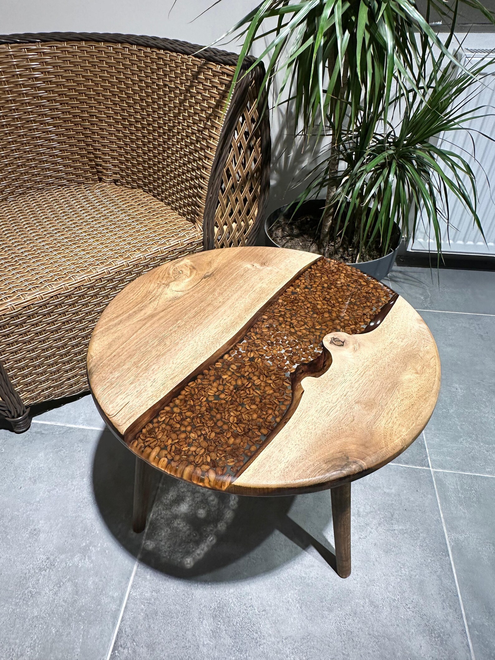 Round Resin Coffee Table, With Real Coffee Beans & Wooden Legs ...