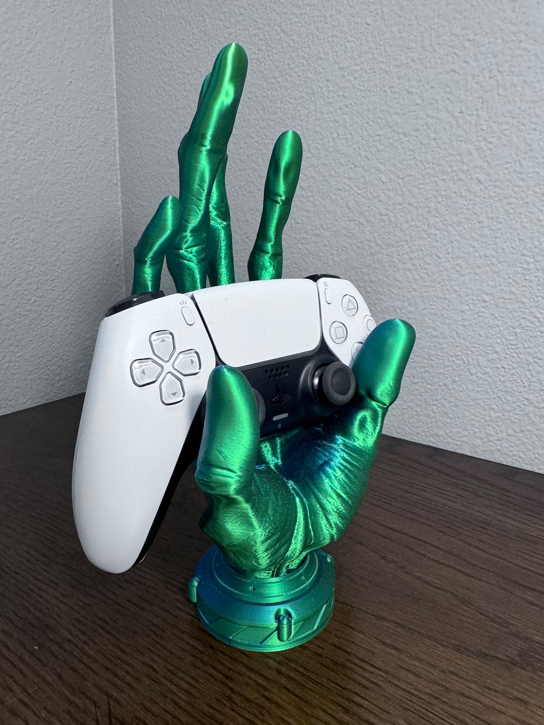 Alien Control Holder for Gamers – Unique, Fun & Functional Decor ...