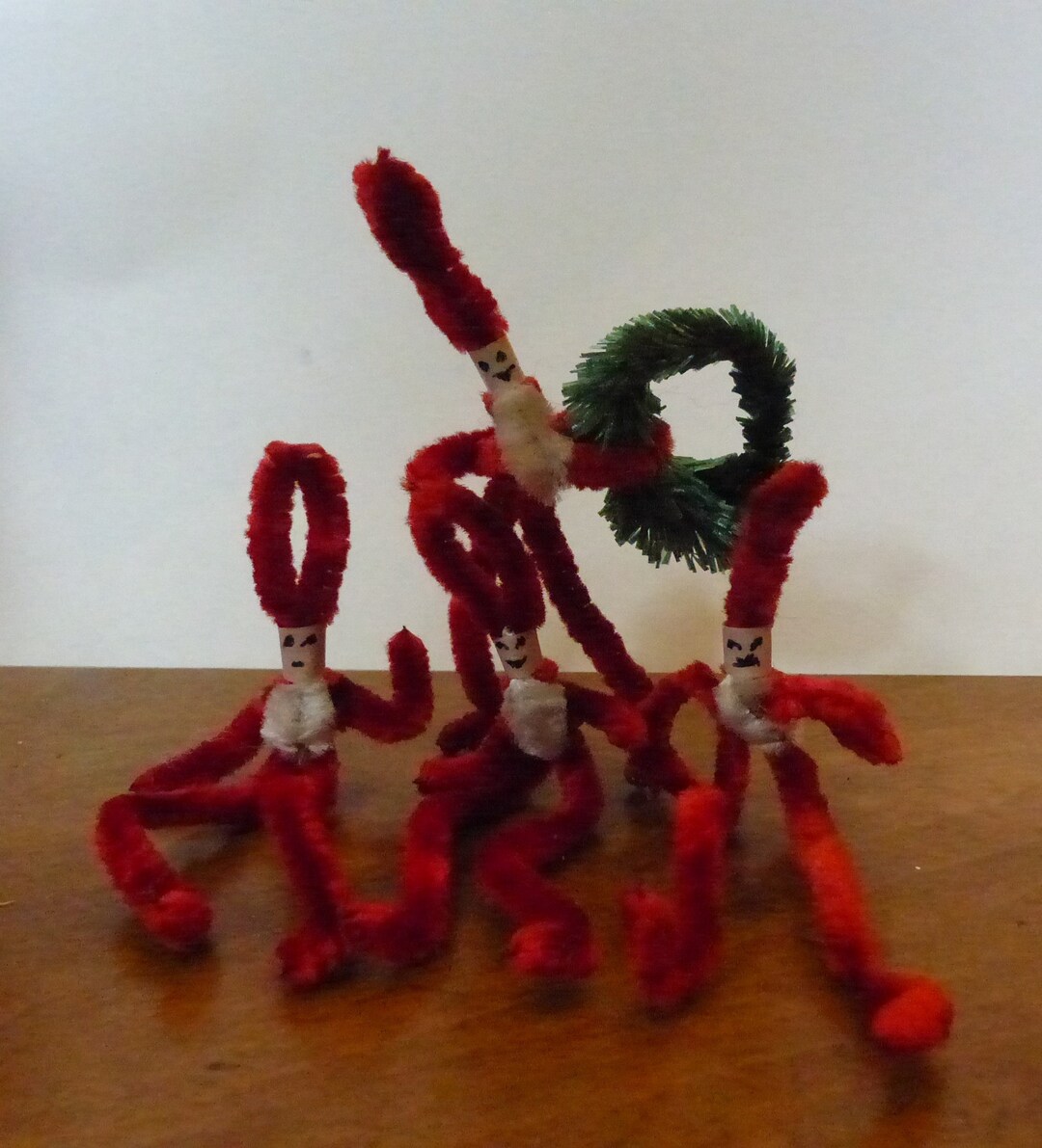Adorable Vintage Small Pipe Cleaner Santa Figures - Set of Four - Mid ...