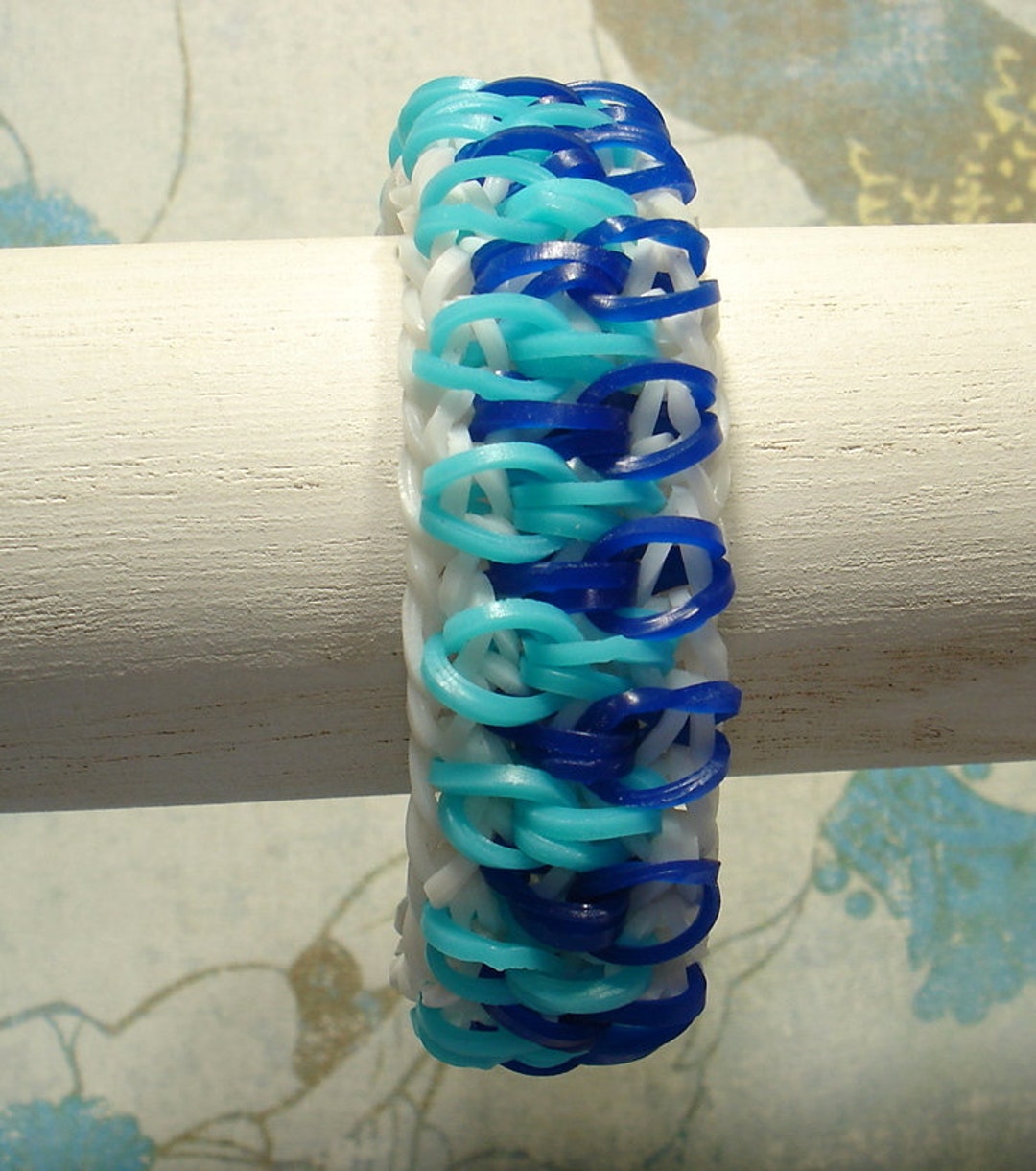 Shades of Blue White Handmade Rainbow Loom Intricate Designed Rubber 7. ...