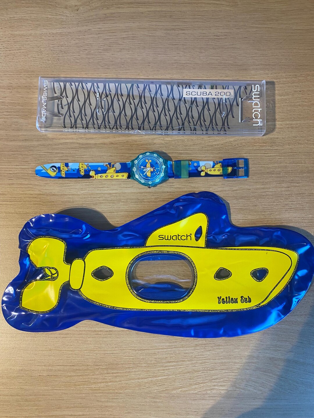 Swatch Scuba 200 YELLOW SUB SDL101 Including Inflatable Yellow ...