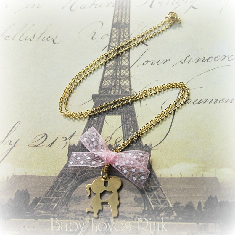Kissing Couple Necklace - Etsy