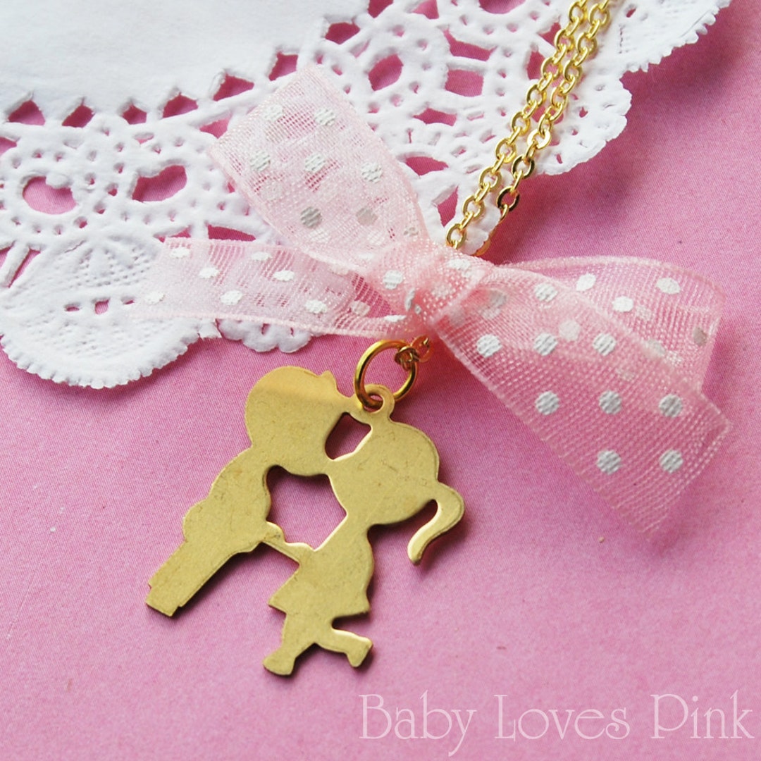 Kissing Couple Necklace - Etsy