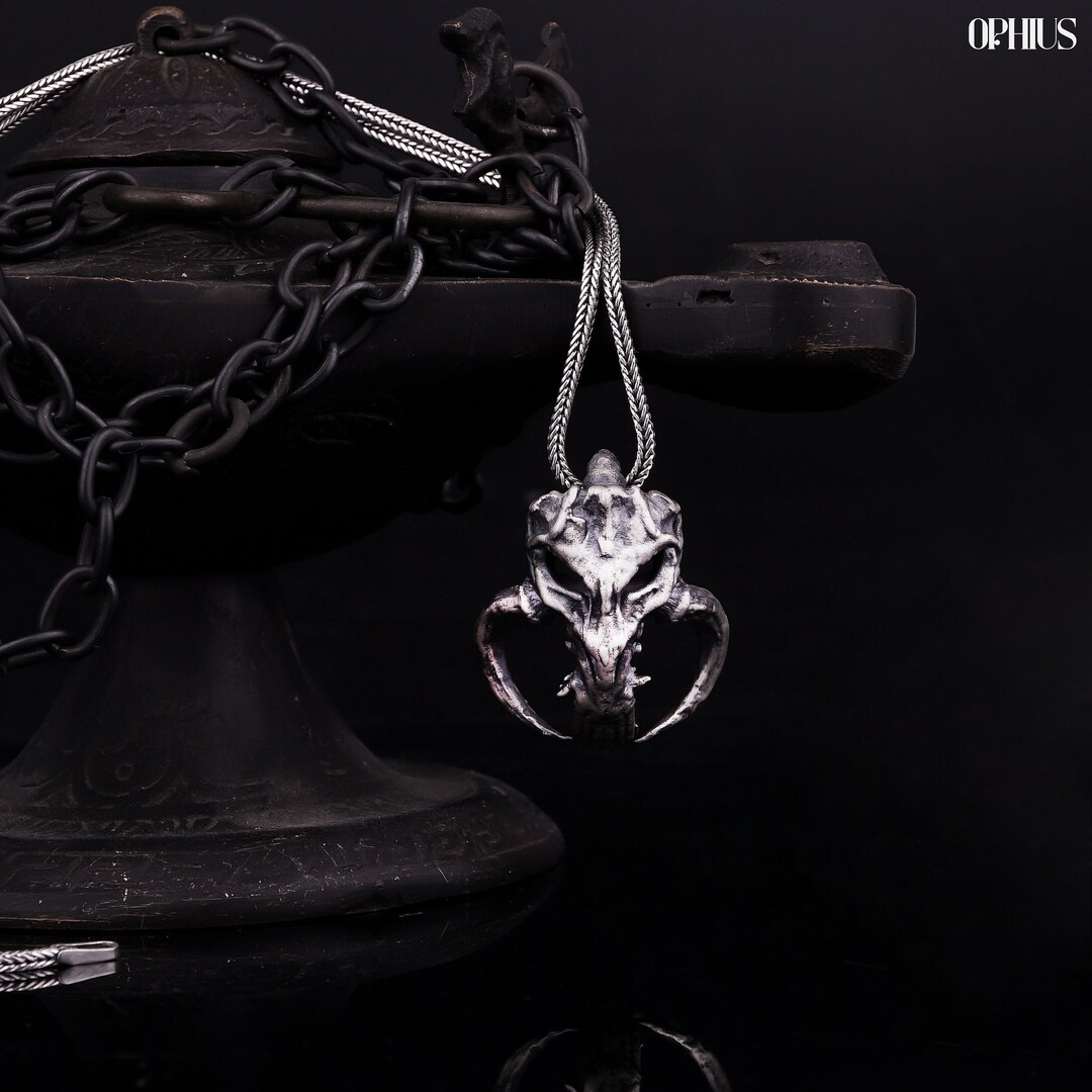 Silver Mandalorian Mythosaur Skull Pendant Necklace, Mandalorian Gift ...