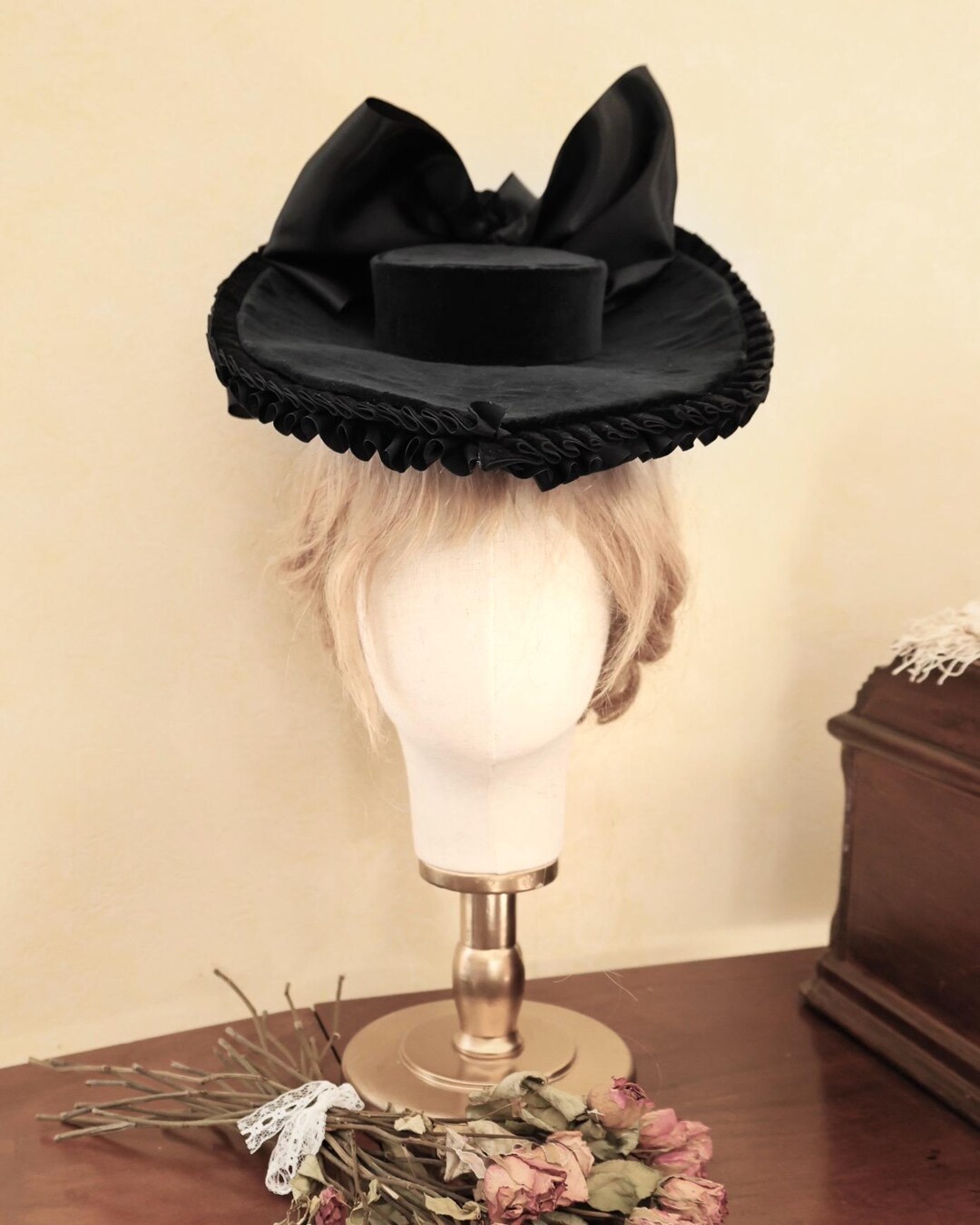 Hat Victorian Era 1890 1900 Victorian Era Mourning Bonnet Lolita Gothic ...