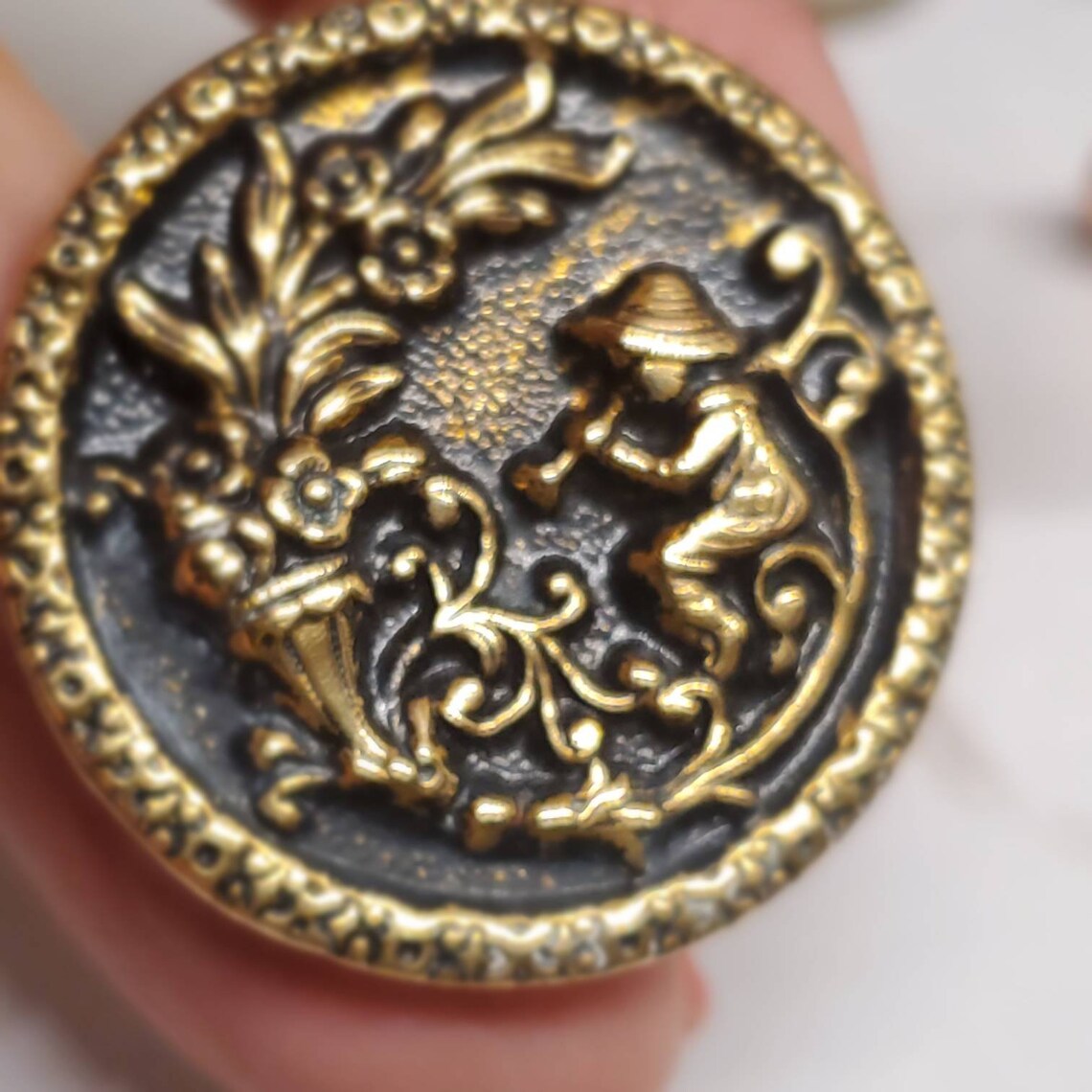 Vintage Buttons 1 Collectable Extra Large 1 1/4 " 32mm Young Boy ...
