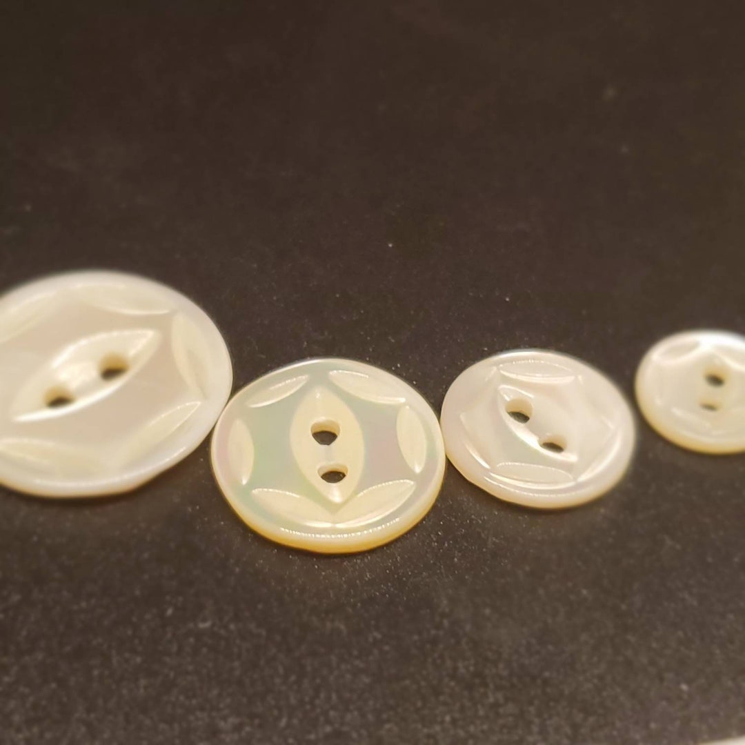 Vintage Buttons -4 Beautiful Graduated Sizes Carved, 3/8", 7/16", 9/16 ...