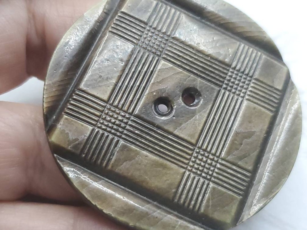 Vintage Buttons - 1 Wafer Style Carved Celluloid Extra Large Green, 2 ...