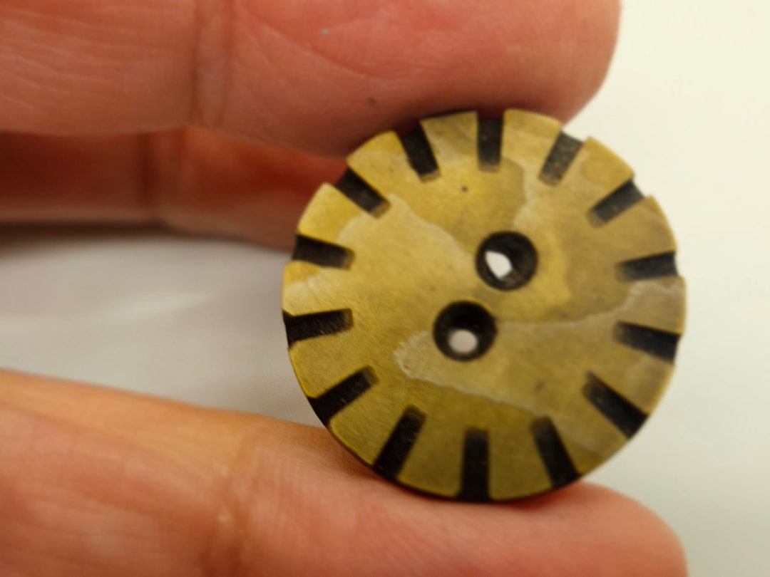 Vintage Buttons - 1 Wafer Style Carved Celluloid, Medium Olive Green 7/ ...