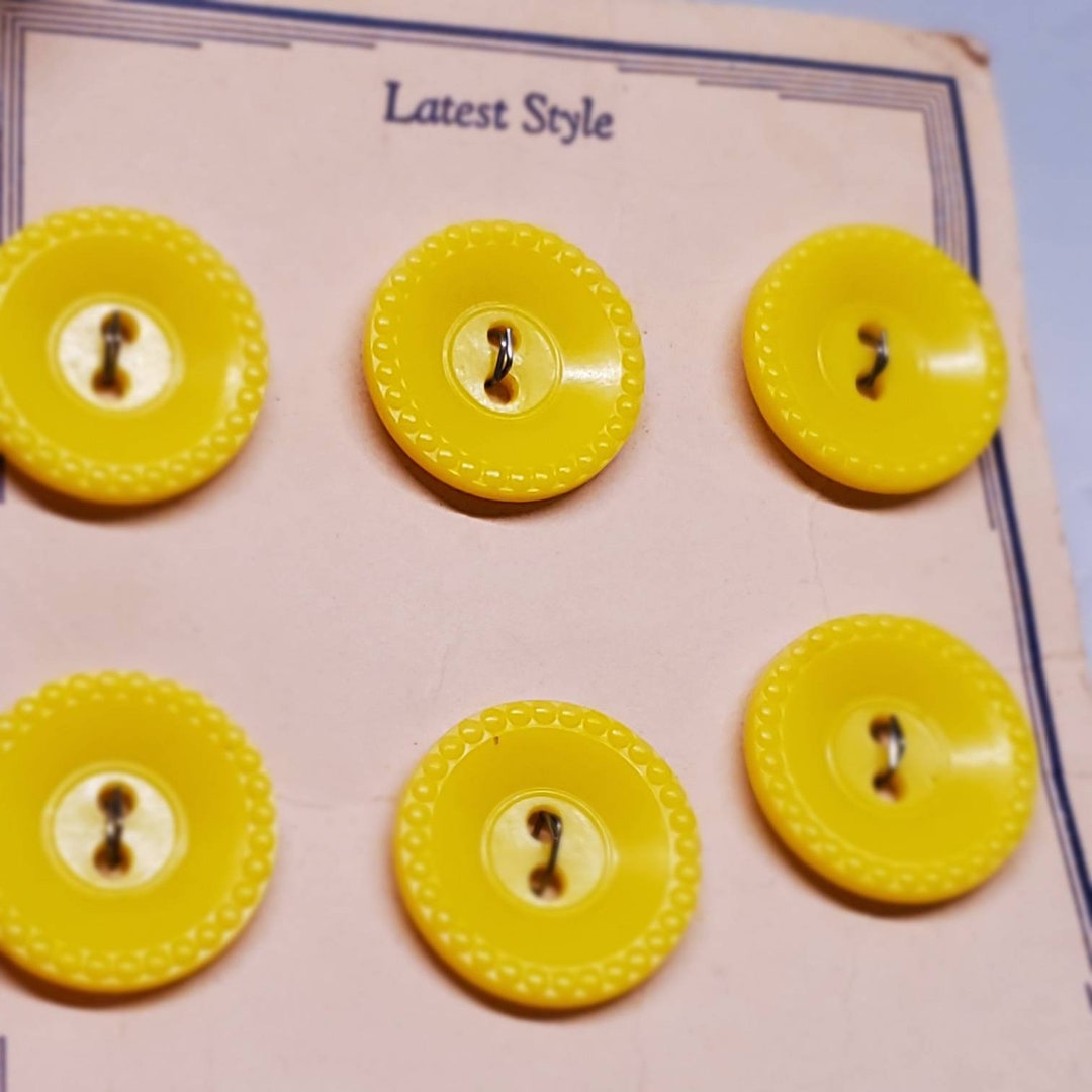 Vintage Buttons - 6 Sweet Matching Carded, Yellow Novelty Design 3/4 ...