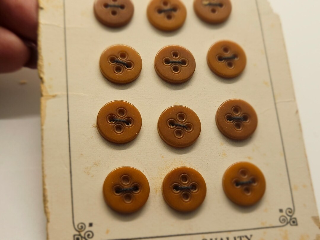 Vintage Buttons - 1 Card Superior Quality Brand Lot of 12 Small Size 7/ ...