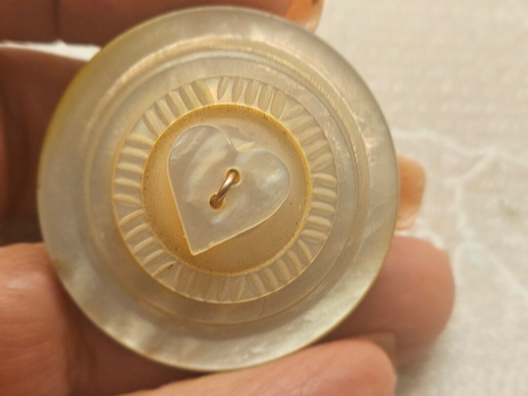Vintage Buttons, 1 Stack of 4buttons White Natural, Mother of Pearl ...