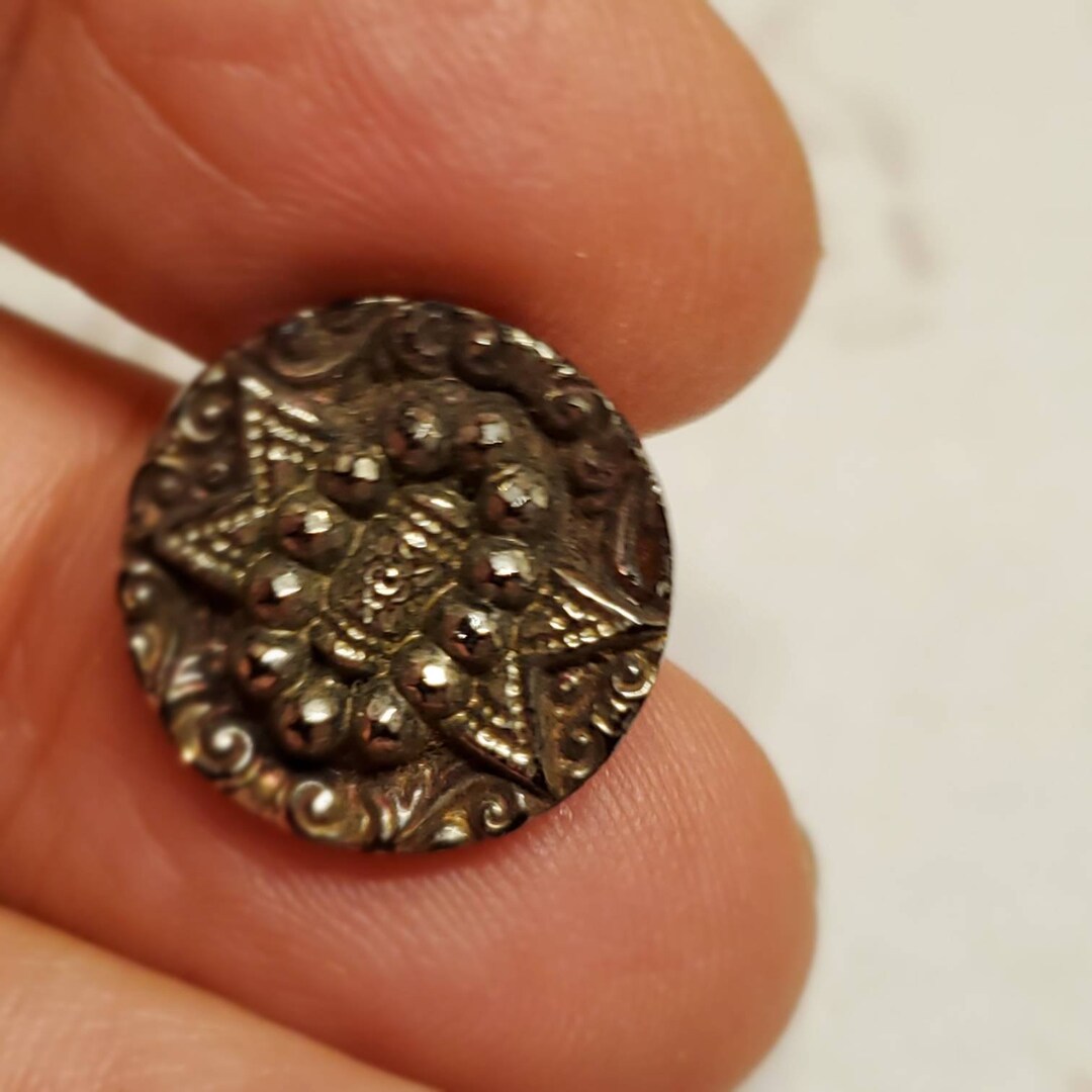 Vintage Buttons collector Lot of 1 Small Size, 5/8 Jet Black Glass ...